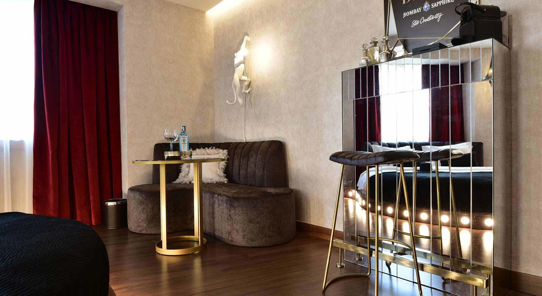 Reserve the Stage Room at Maxime Hotel – Rooms in the centre of Lisbon!